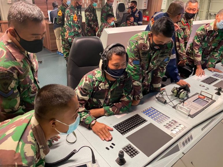 Latihan anti kapal selam satkor koarmada II