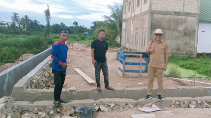 Warga Tahan Pembangunan Drainase dan Plat Deuker, Pj Kades Pasir Putih ...