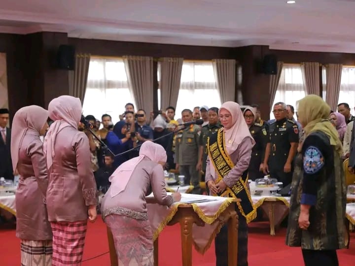 Gubernur Sultra Kukuhkan Arinta Jadi Bunda PAUD dan Literasi Provinsi